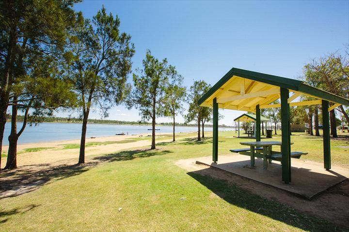 Lockyer Valley Visitor Information Centre - Lake Dyer Caravan & Camping ...